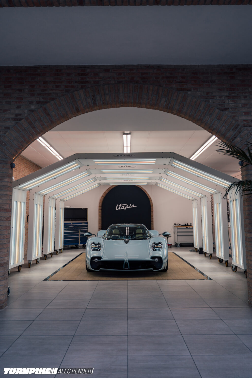 Pagani’s Utopia Roadster: The New Chapter in Horacio’s Handcrafted ...